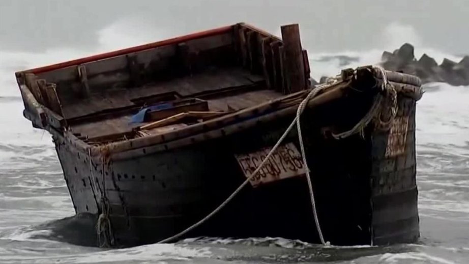 Wooden boat found capsized off Ishikawa Pref. may be from N. Korea ...
